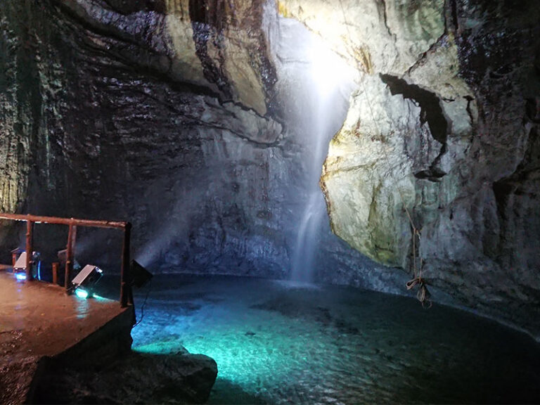 ROKANDO THE ADVENTURE~滝観洞🪖冒険コース (ガイド付アドベンチャー） - 三陸ツアーズ│岩手県大船渡市│三陸沿岸を満喫 ...